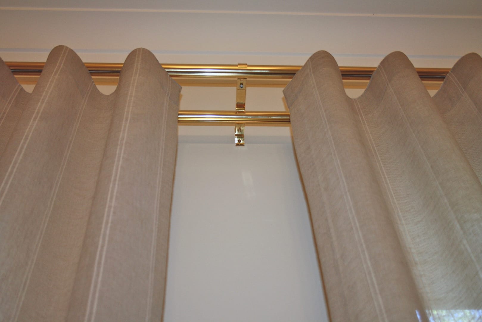 Tracking – Curtain Addiction